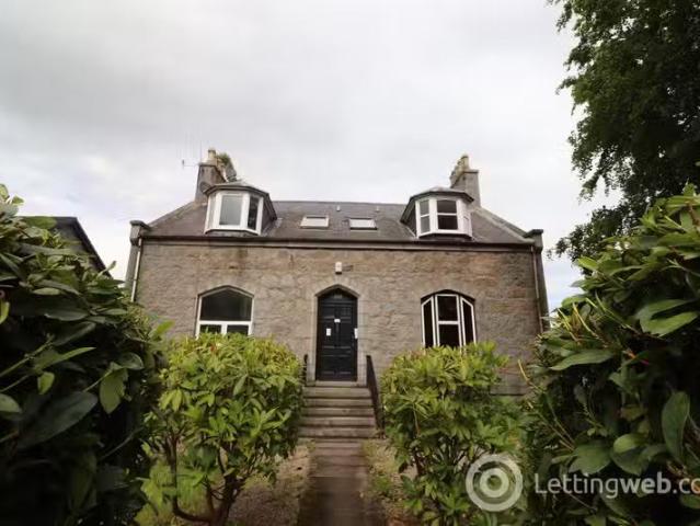 Cozy 1 BR Property to rent in Clifton Road, Aberdeen, AB24