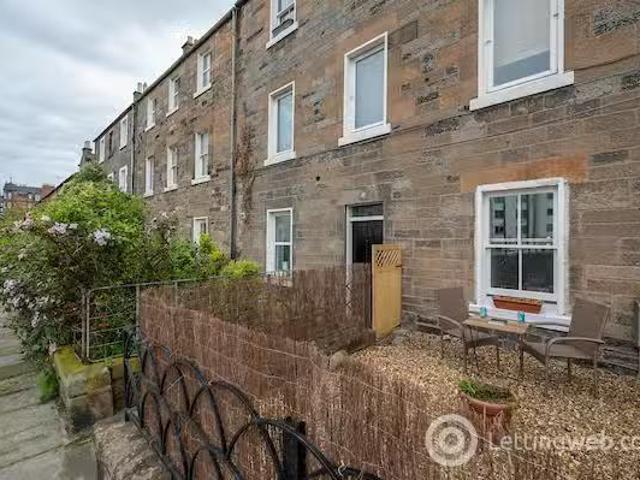 Deal! 1 BR Property to rent in Annfield, Newhaven, Edinburgh.