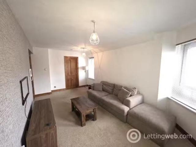 Charming 1 BR Property to rent in Ashvale Court, City Centre.