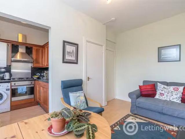 Just in! 1 BR Property to rent in Blackfriars Street, Edinburg.