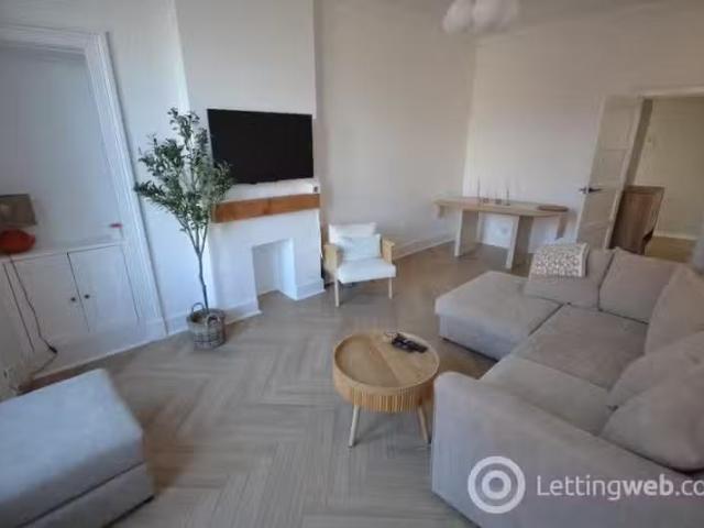 Unique 1 BR Property to rent in Buccleuch street, Dalkeith, Mi.