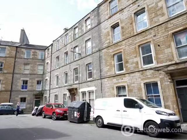 Nice 1 BR Property to rent in Drumdryan Street, Tollcross, Edi.