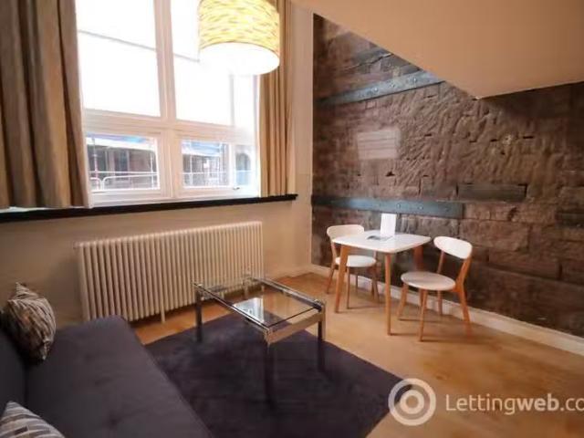 New 1 BR Property to rent in Flat 2, Mc Donald Road, Broughton.