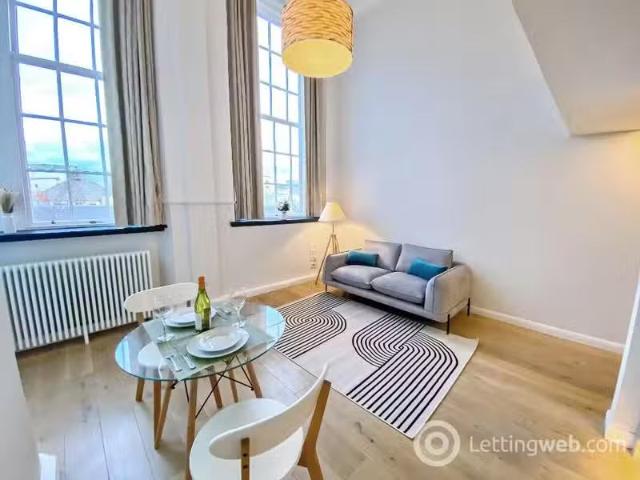 Unique 1 BR Property to rent in Flat 37, Mc Donald Road, Broug.