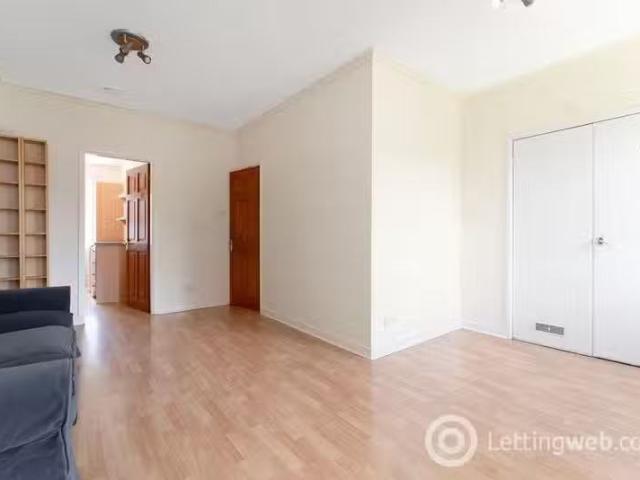 Cheap 1 BR Property to rent in Kirkhill Road, Penicuik, Midlot.