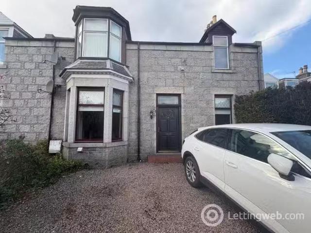 Unique 1 BR Property to rent in Holburn Place, Holburn, Aberde.
