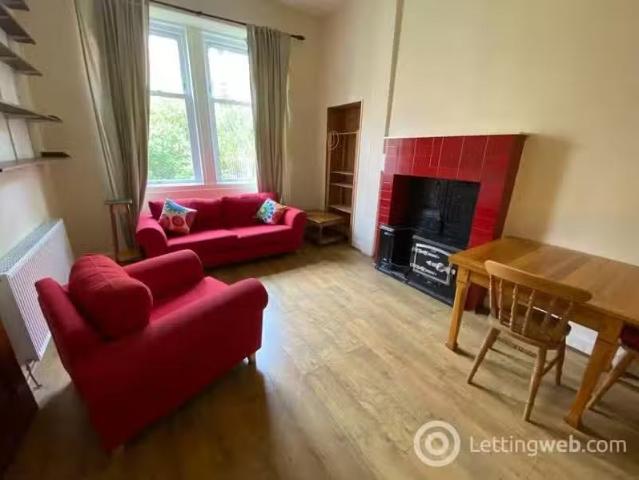 Cozy 1 BR Property to rent in Lochrin Place, Edinburgh, Midlot.