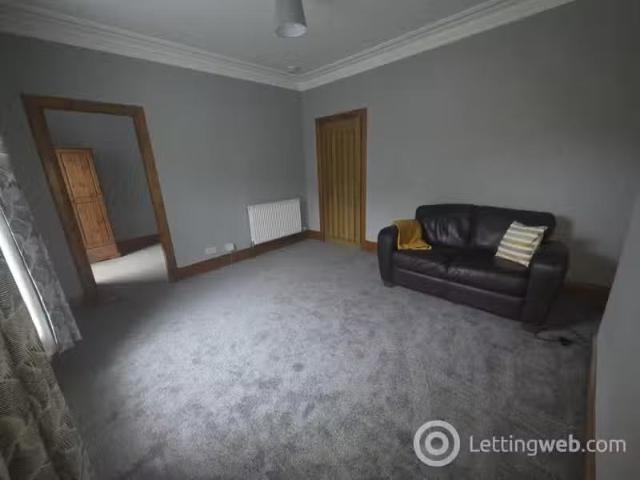 For Rent! 1 BR Property to rent in Lamond Place, City Centre.