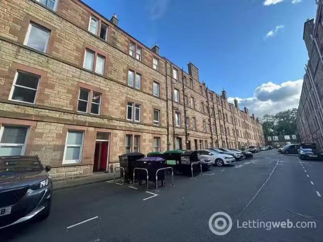 Cozy 1 BR Property to rent in Milton Street, Abbeyhill, Edinbu.