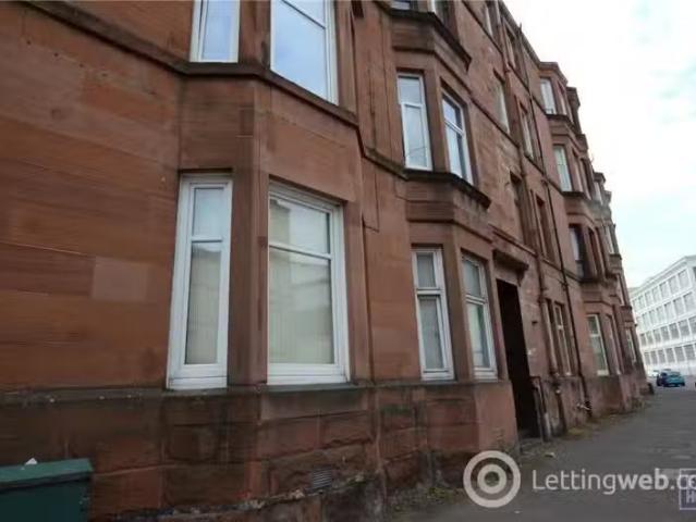 For Rent! 1 BR Property to rent in Newlands Road, Cathcart, Gl.