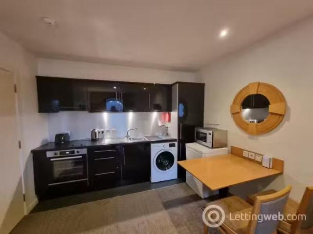 Just in! 1 BR Property to rent in Rosemount Viaduct, Rosemount.