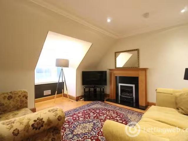 For Rent! 1 BR Property to rent in Victoria Street, Top Floor.