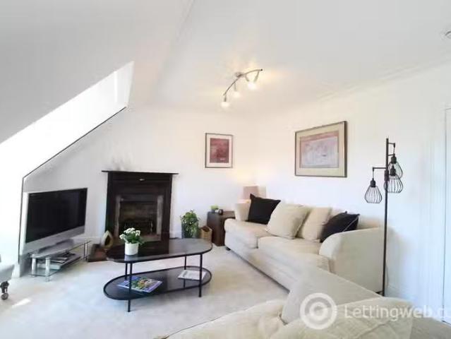 Unique 1 BR Property to rent in Victoria Street, Top Floor, Ab.