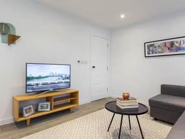 Charming 1 BR Rathbone Square