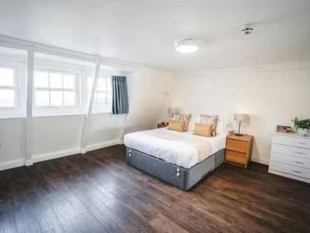 For Rent! 1 BR Regency Square, Brighton