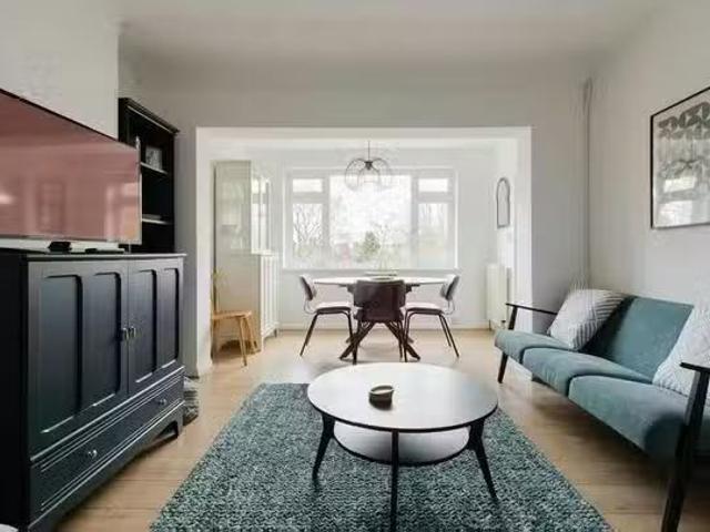 Unique 1 BR Rodborough Road, London