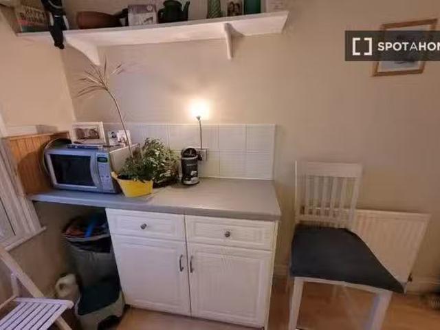 Cheap 1 BR Room in shared apartment for rent in Mapesbury, Lon.