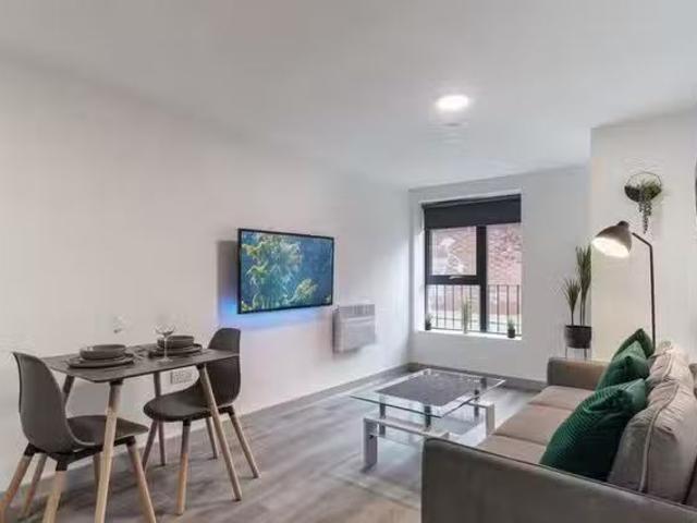 Cheap 1 BR Roscoe Street