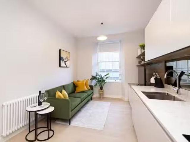 Nice 1 BR Rose Street South Lane