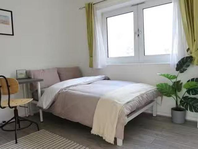 Cozy 1 BR Rosebank Gardens, London