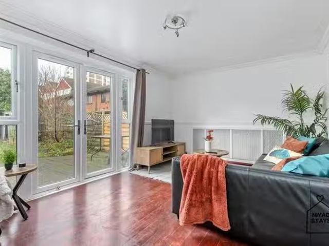 Unique 1 BR Stamford Road, London
