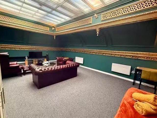 Cheap 1 BR Stanley Street