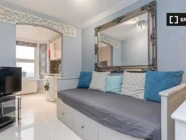 For Rent! 1 BR Studio Apartment for rent in Watford, London