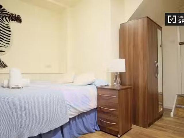 Cheap 1 BR Stylish studio apartment to rent in Kilburn, London