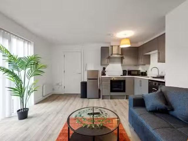 For Rent! 1 BR Templemore Avenue