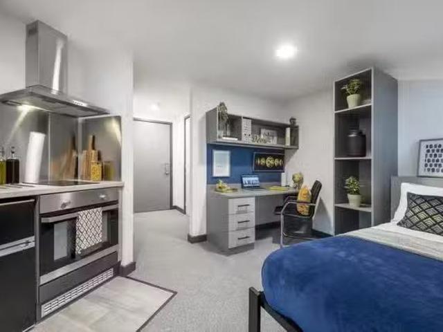 New 1 BR Uit Compass Residence Bronze Studio High Floor