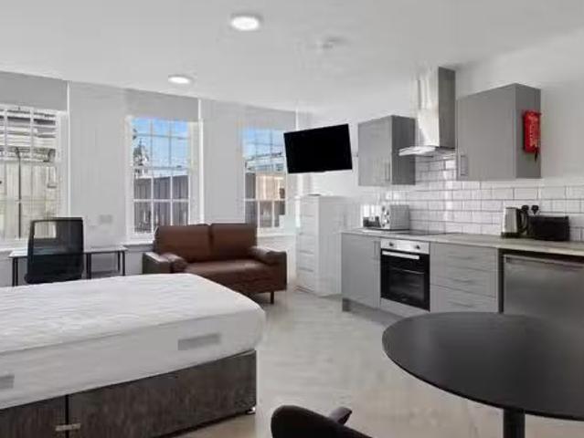Charming 1 BR Victoria House Premium