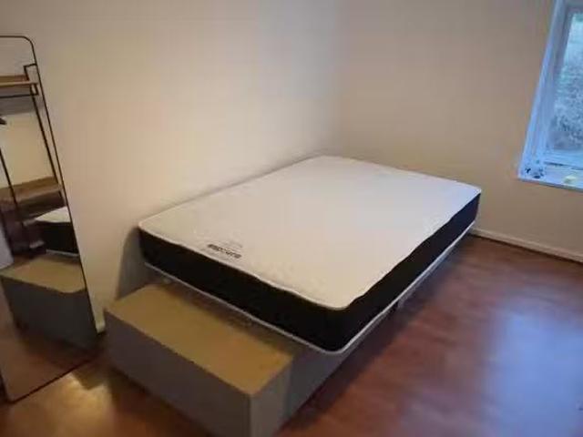 Cheap 1 BR Vigilant Close, London