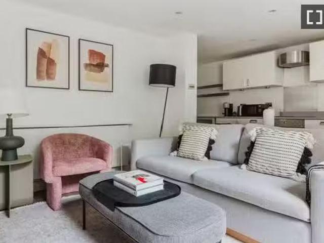 For Rent! 1 BR 2 bedroom apartment for rent in Hallfield Estat.