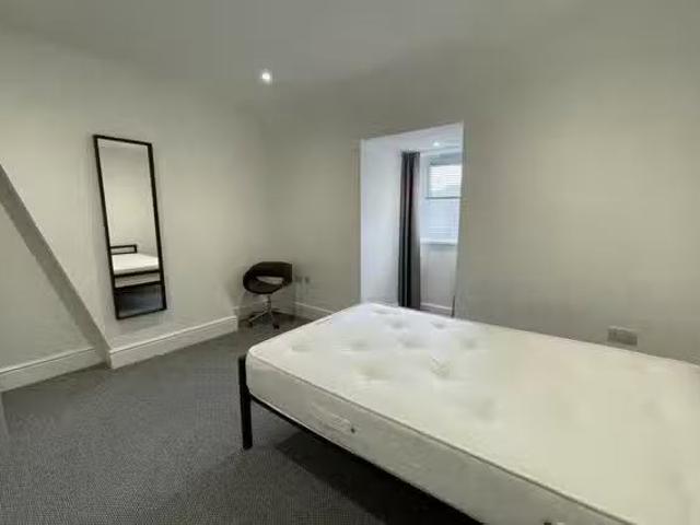 Cheap 1 Room 20A Portland Street 2 Bedroom House