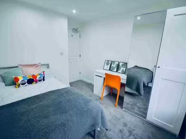 Nice 1 Room 70 Bagot Street, L15 6 Beds 3 Baths