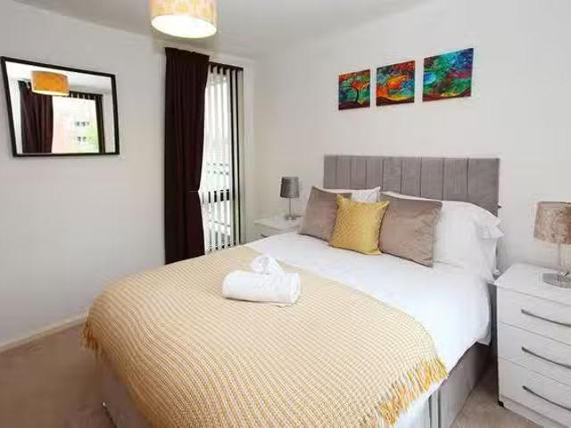 Unique 1 Room Autumn Heights one bedroom