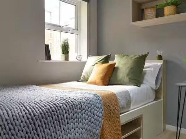 Just in! 1 Room Emily Davies Classic 4 Bed Apartment