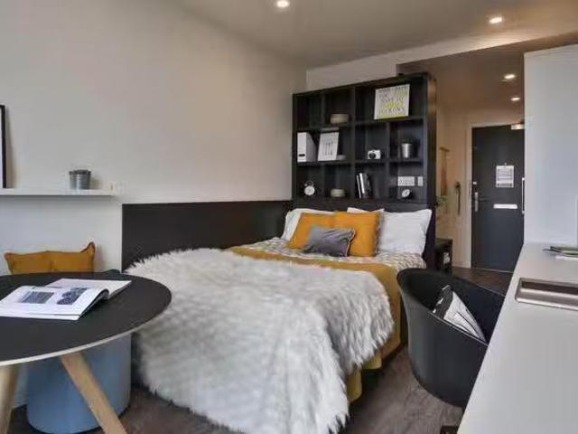 Cheap 1 Room i Q Shoreditch Two Bed Apartment