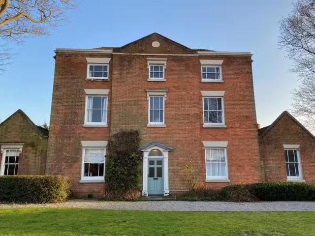 Cozy 2 BA 1 bedroom apartment for rent in Libbard House, Stone.