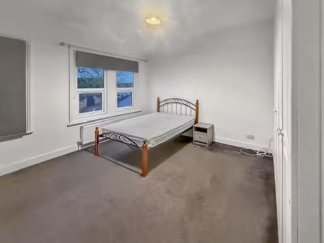 Deal! 2 BA 1 bedroom flat share for rent in Military Road, Col.