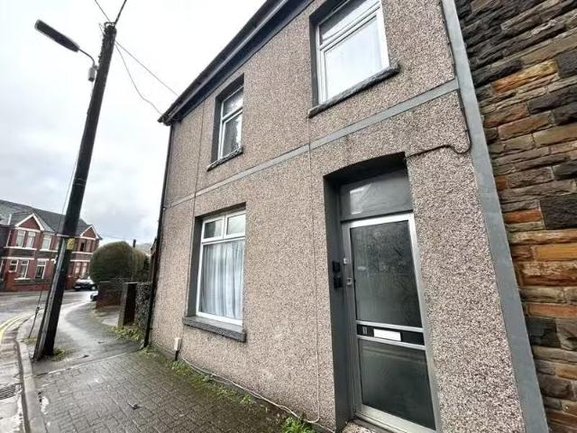 Cozy 2 BA 1 bedroom house for rent in Queen Street, Treforest.