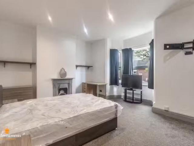 Nice 2 BA 1 bedroom house of multiple occupation for rent in M.