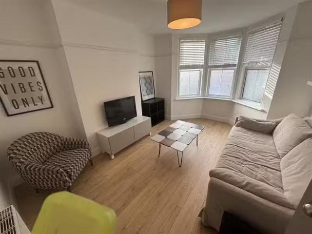 Deal! 2 BA 1 bedroom house share for rent in North Holmes Road.
