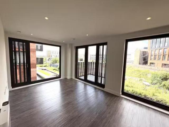 For Rent! 2 BA 2 bedroom terraced house for rent in Curzon Wha.
