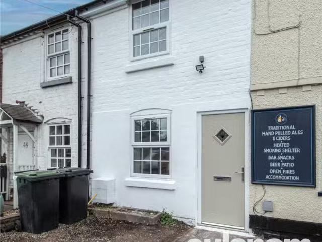 For Rent! 2 BA 2 bedroom terraced house for rent in Hanbury Ro.