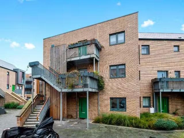 For Rent! 2 BA 2 bedroom terraced house for rent in Lawrie Rei.
