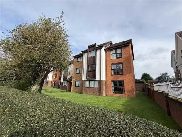 Cozy 2 BA 2 bedroom apartment for rent in Copper Beeches, 40 S.