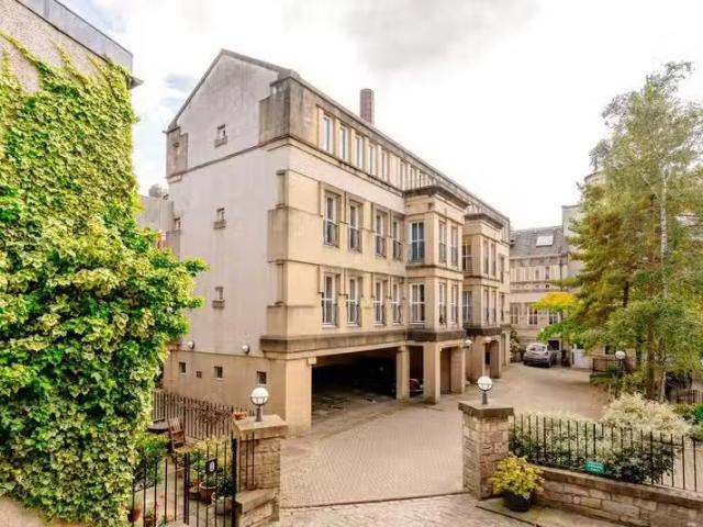 Charming 2 BA 2 bedroom apartment for rent in Gayfield Close.