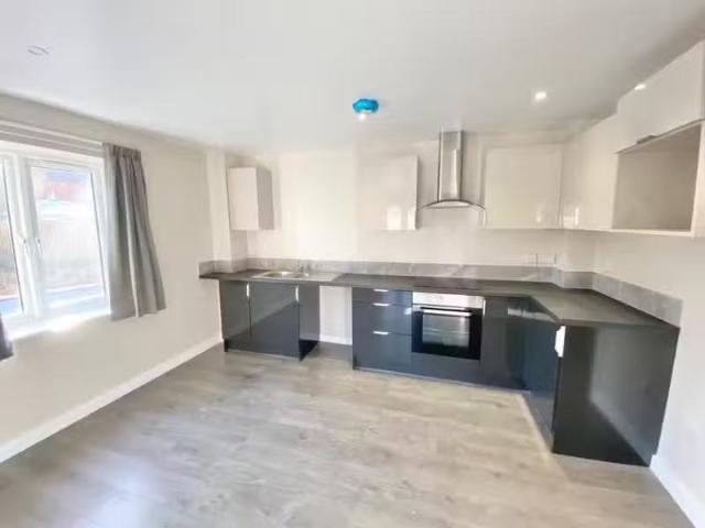 Just in! 2 BA 2 bedroom apartment for rent in Danelaw Court, H.