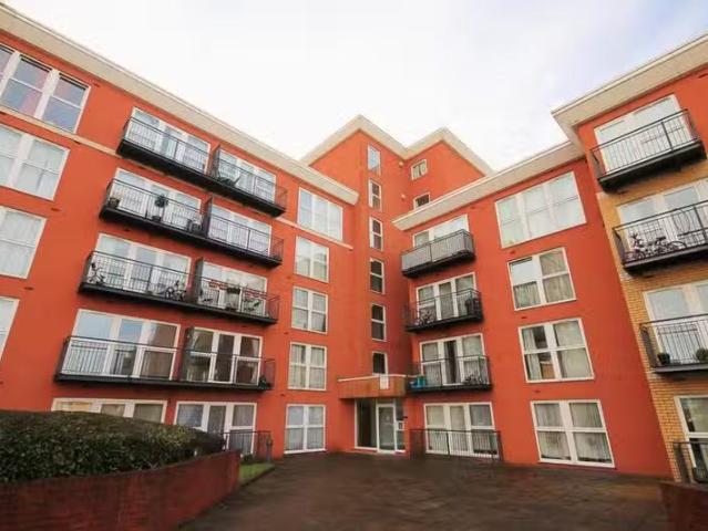Cheap 2 BA 2 bedroom apartment for rent in Monarch Way, Ilford.